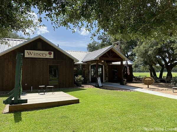 Beneath the Oaks Winery - Texas Wine Lover®